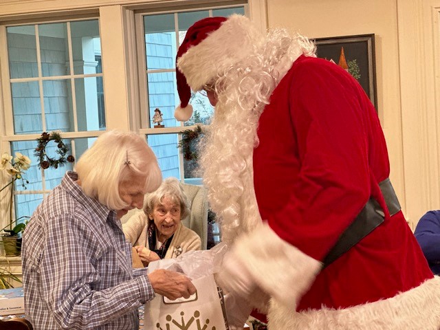 HOLIDAY CHEER & A HAPPY NEW YEAR - Decatur House Assisted Living Residence
